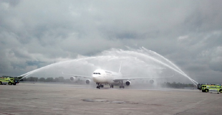 Airline pilot receives water cannon salute